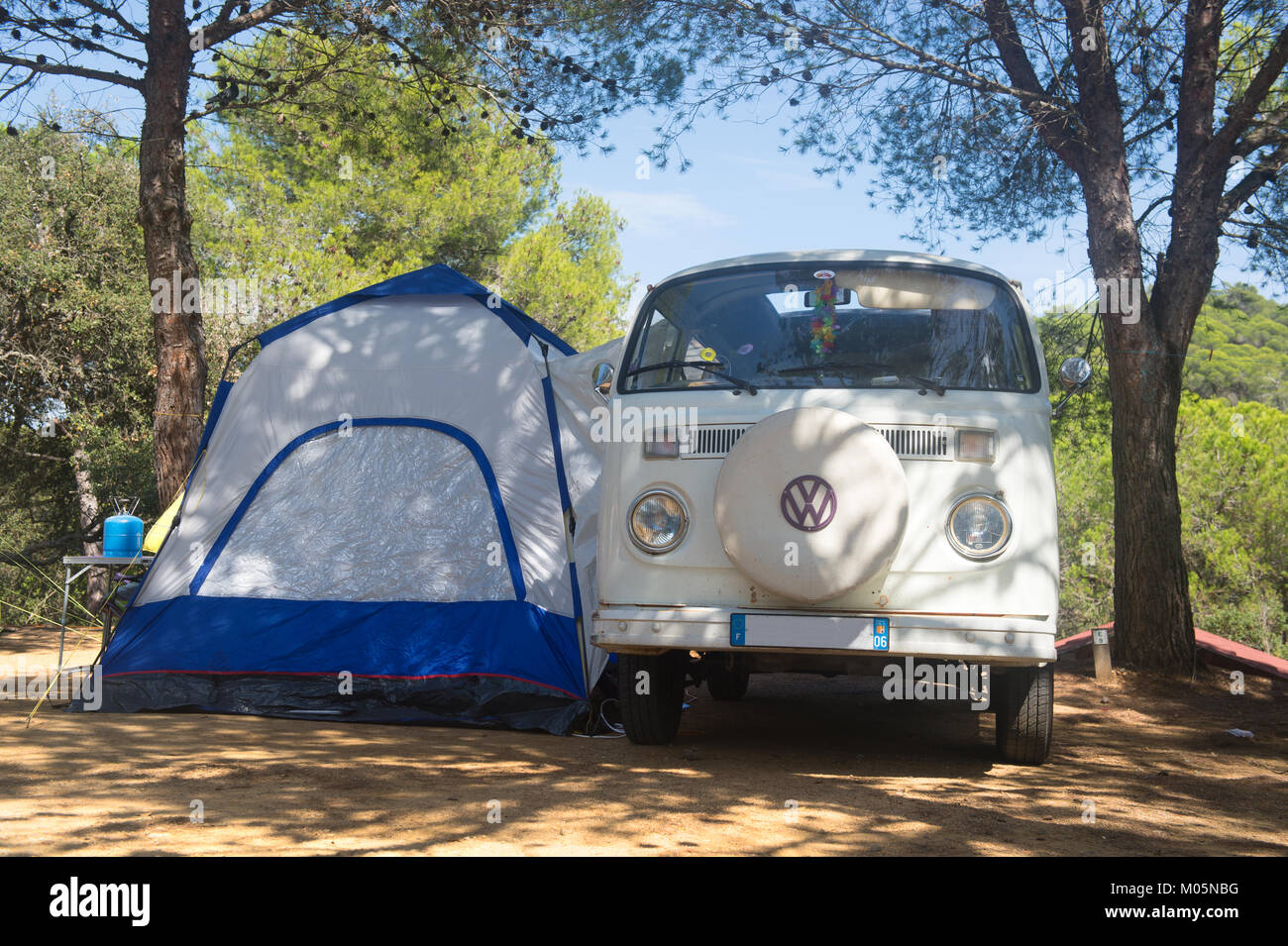 Old Volkswagen bus on the road Stock Photo - Alamy