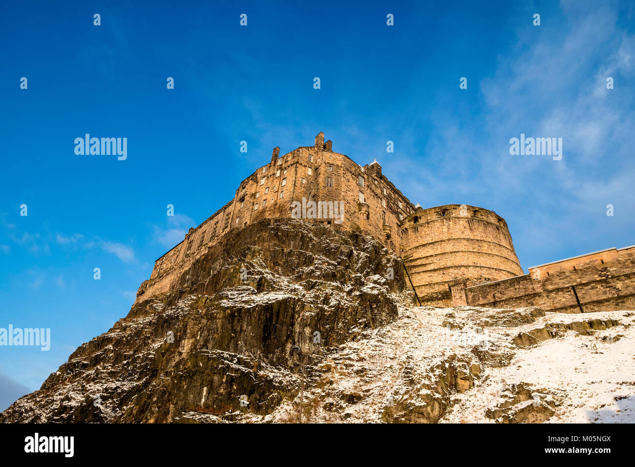 Edinburgh castle winter hi-res stock photography and images - Alamy
