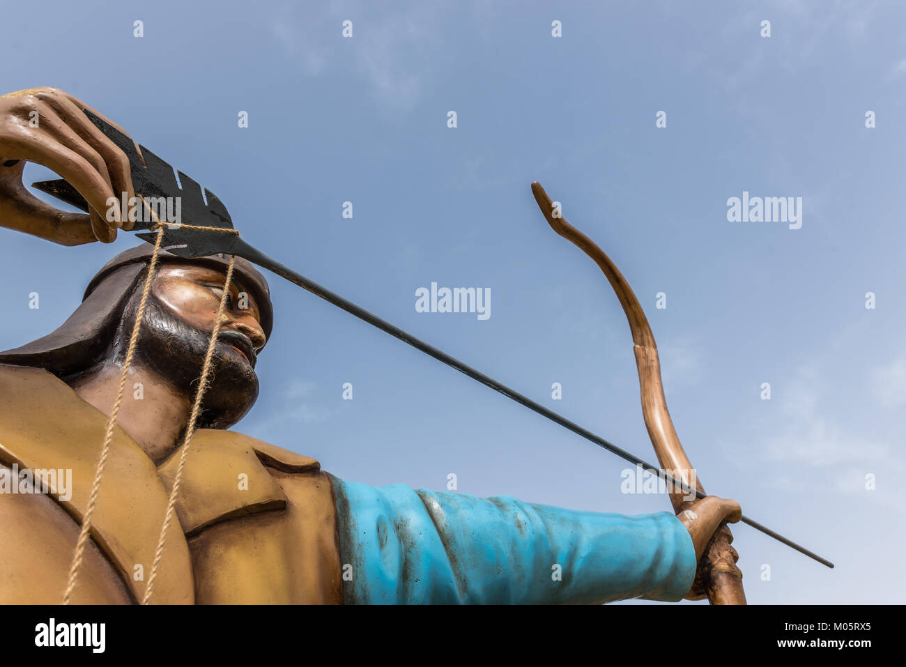Man shooting an arrow hi-res stock photography and images - Alamy