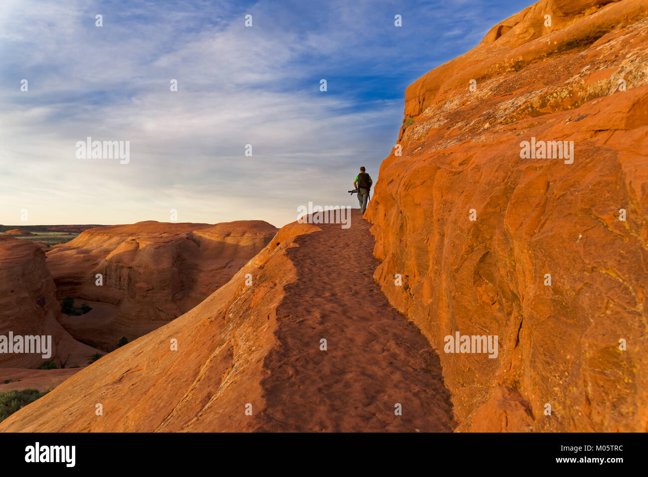 The Delicate Arch is the most famous rock formation in Utah located in ...
