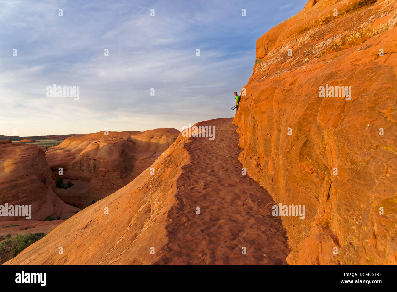 The Delicate Arch is the most famous rock formation in Utah located in ...