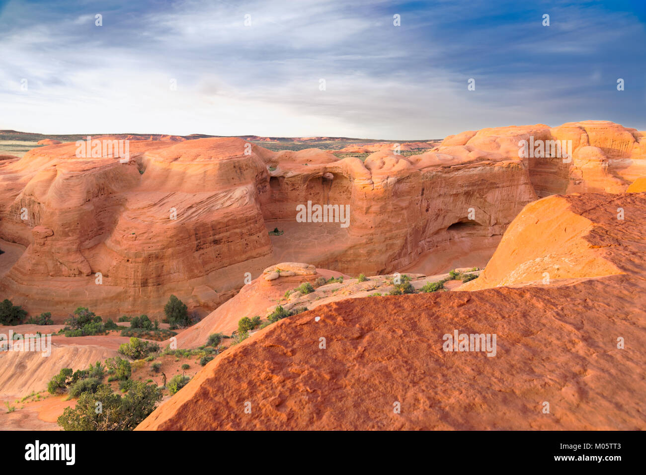 The Delicate Arch is the most famous rock formation in Utah located in ...