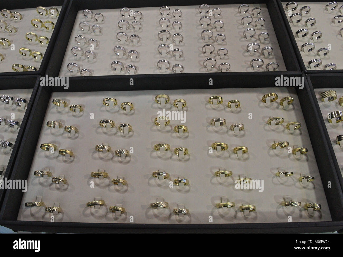 Gold and silver rings in showcase for sale Stock Photo - Alamy