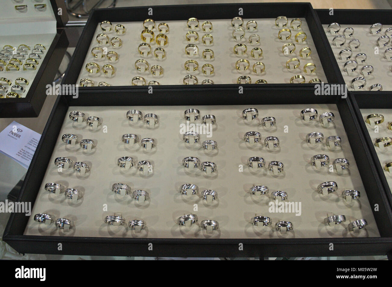 Silver and gold fashion hi-res stock photography and images - Alamy