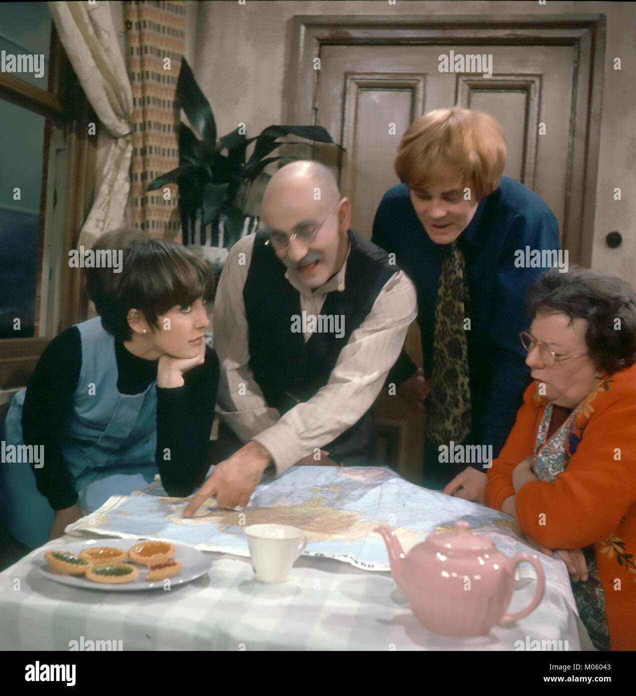 TILL DEATH US DO PART BBC TV series 1965-1975. From left: Una Stubbs ...