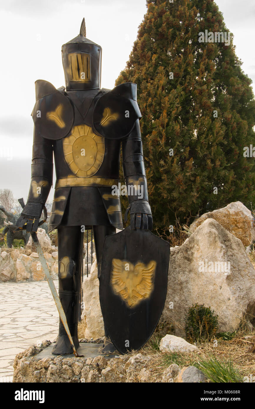 Soldier knight statue in armour hi-res stock photography and images - Alamy