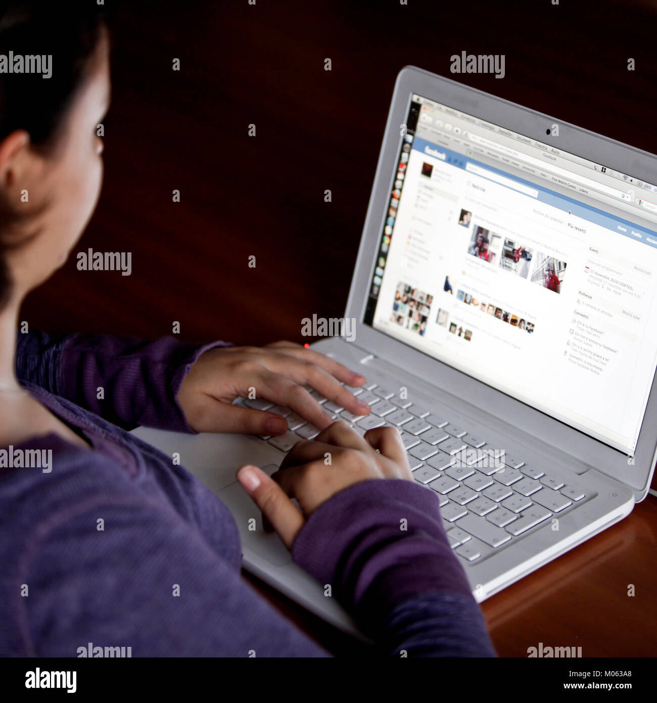 girl at computer Stock Photo - Alamy