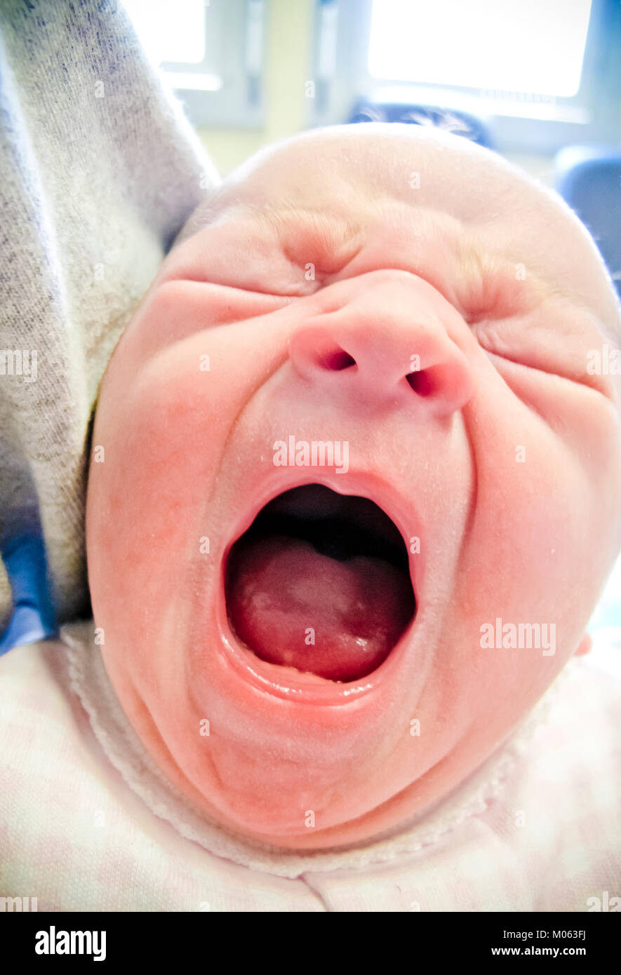 Newborns Crying Hi Res Stock Photography And Images Alamy