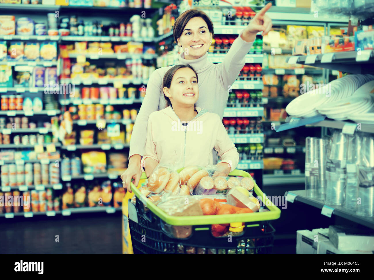 Restocking store hi-res stock photography and images - Alamy