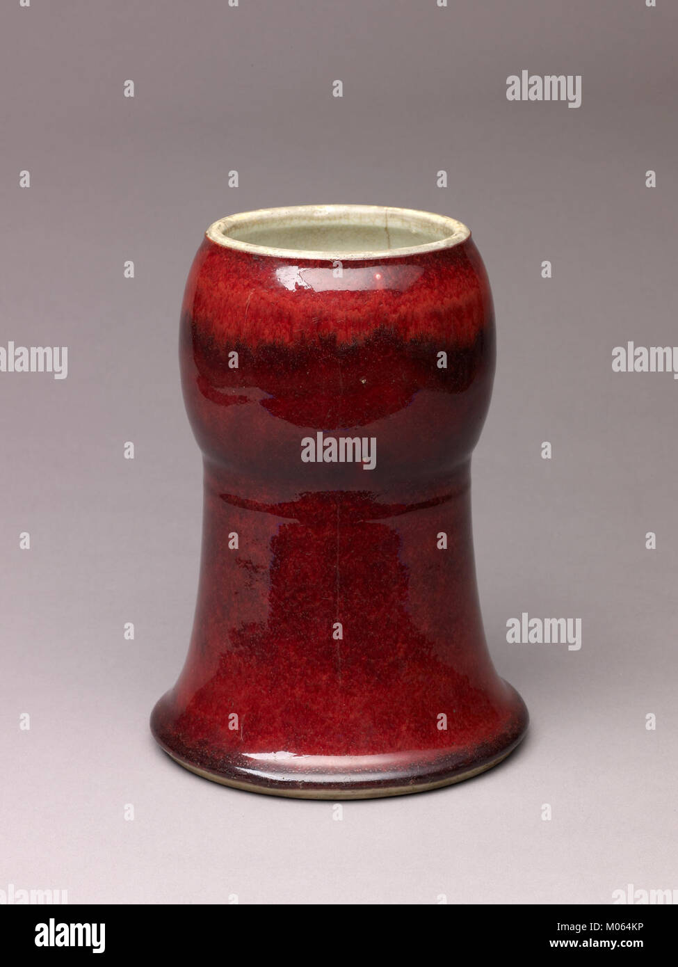 The image shows the bottom of a vase from the MET collection (SLP1682-1 ...
