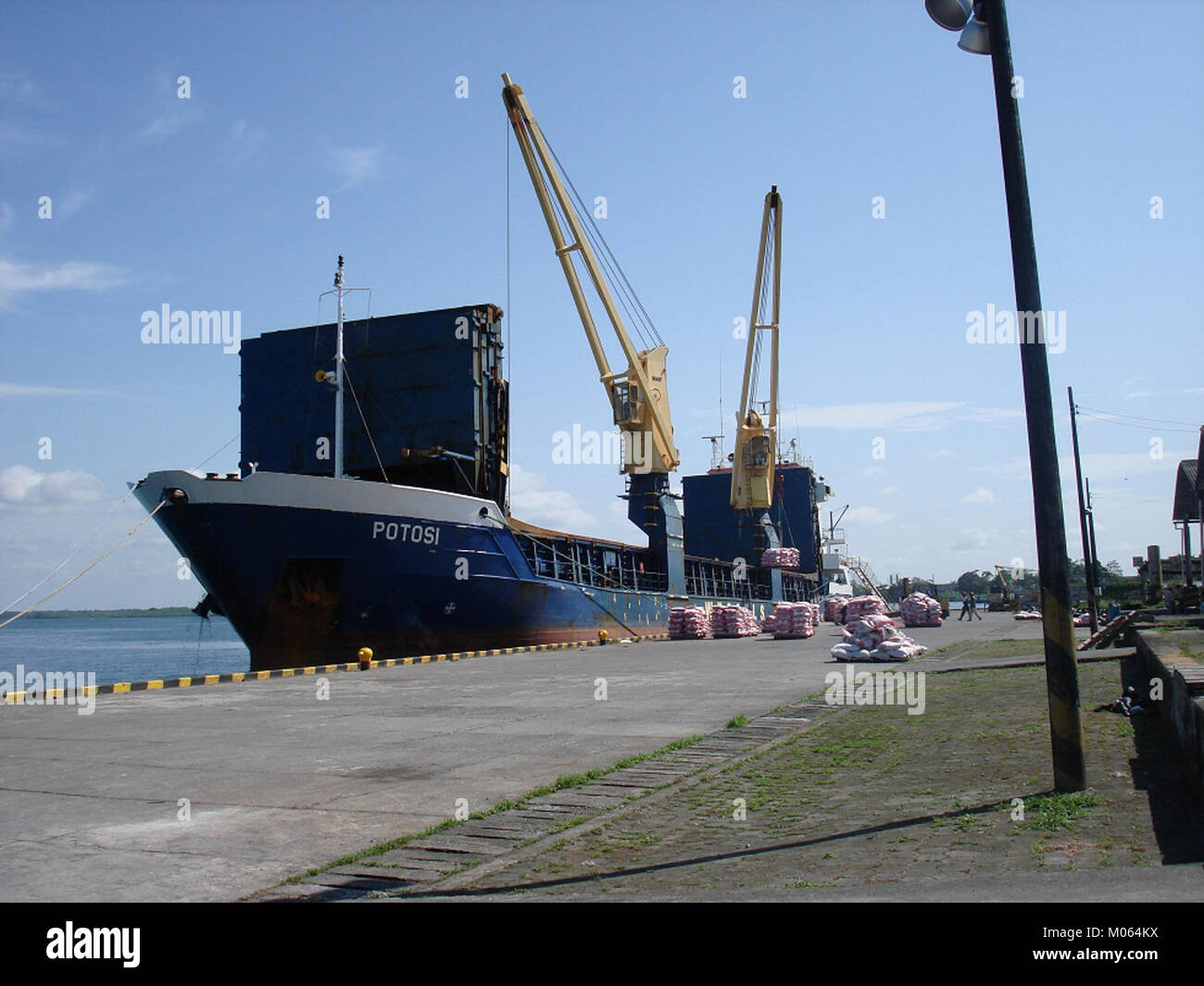 Colombia shipping port hi-res stock photography and images - Alamy
