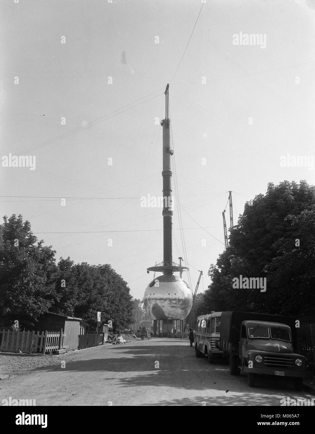 This image represents the construction of the World Exposition in ...