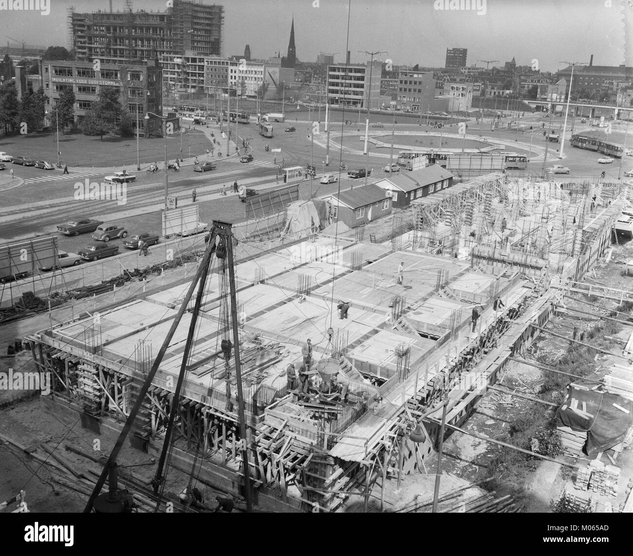 The construction of the Hilton Hotel at Weena in Rotterdam reflects ...