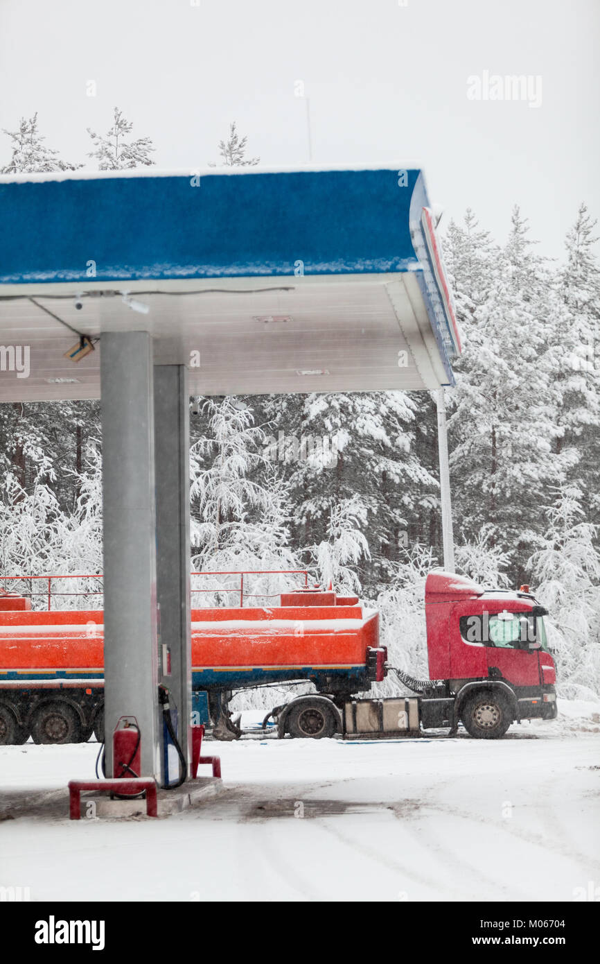Truck tanker unloading hi-res stock photography and images - Alamy