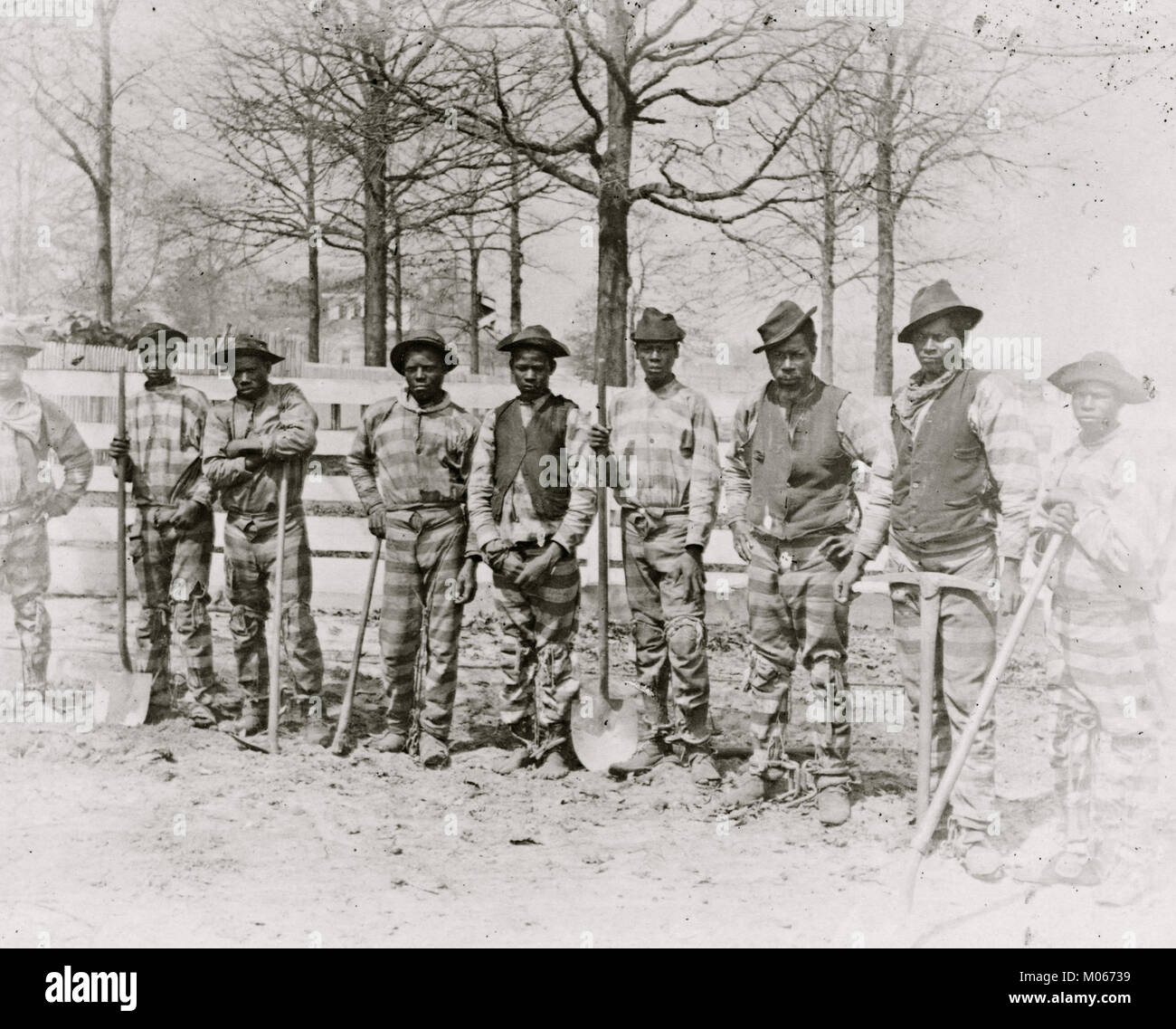 Chain gang construction hi-res stock photography and images - Alamy