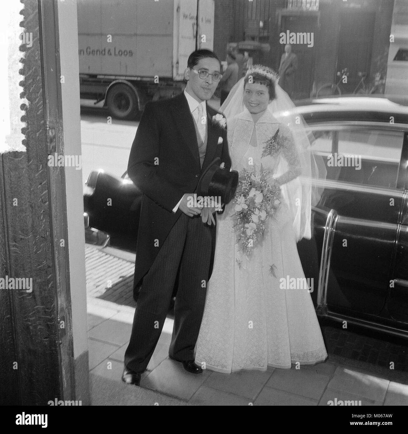 The wedding of Dr. Pimentel, a dentist, is documented in this image ...