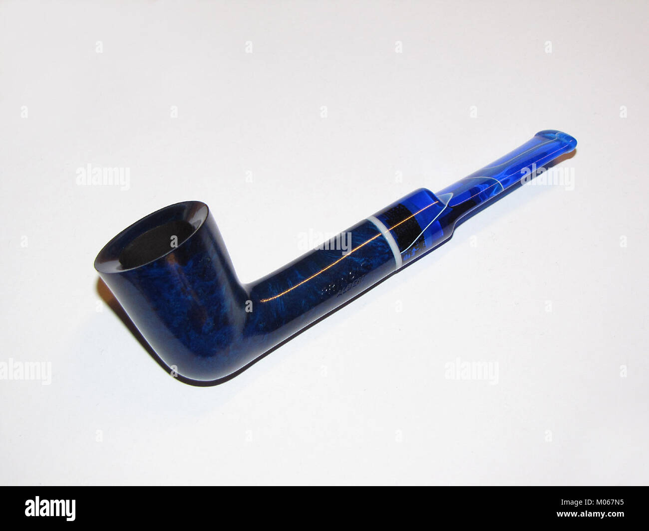 A Briar pipe featuring the 'Principe Albert' design, a popular pipe ...