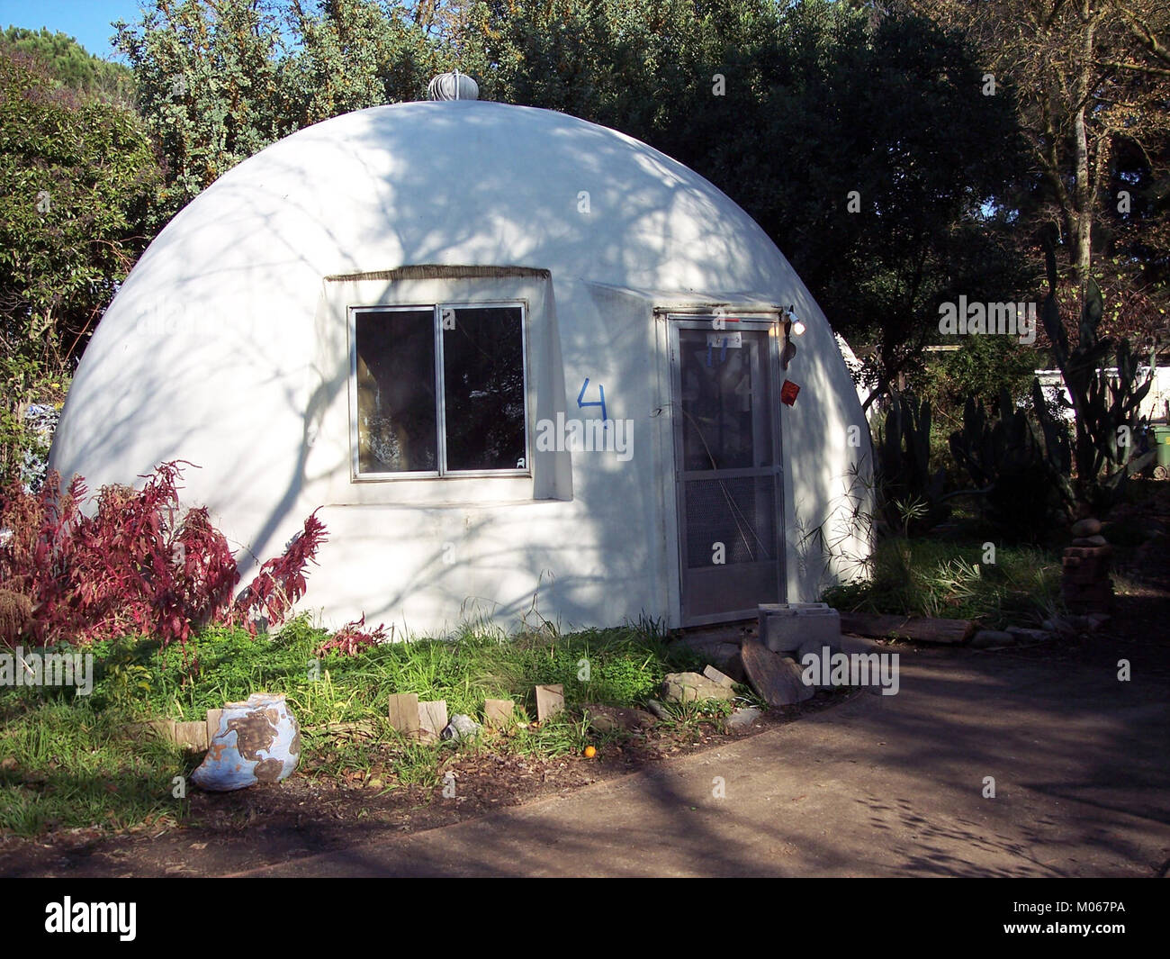 California dome house modern hi-res stock photography and images - Alamy