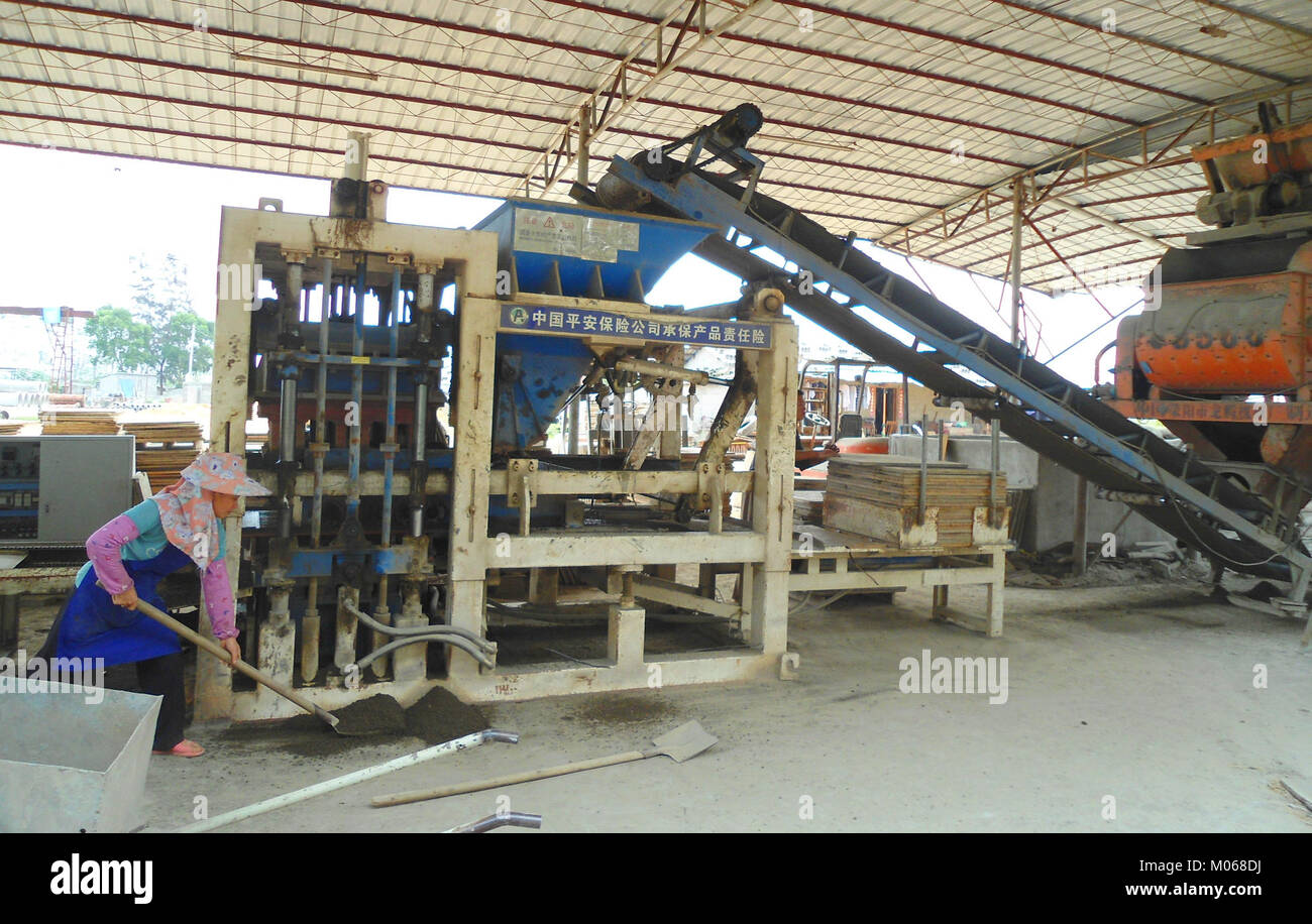 Brickmaking hi-res stock photography and images - Alamy