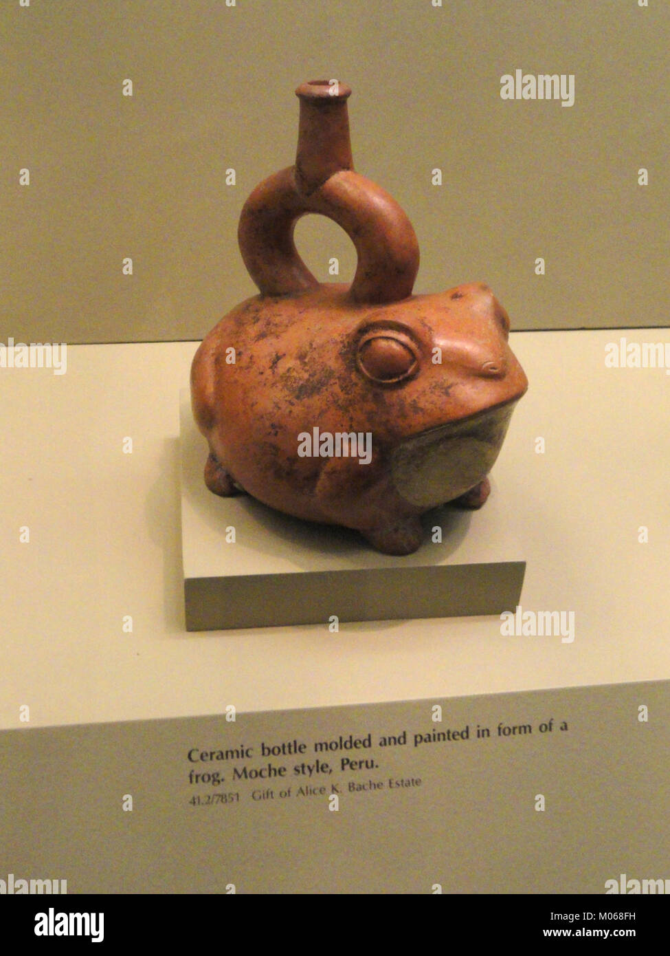 Moche pottery toad hi-res stock photography and images - Alamy