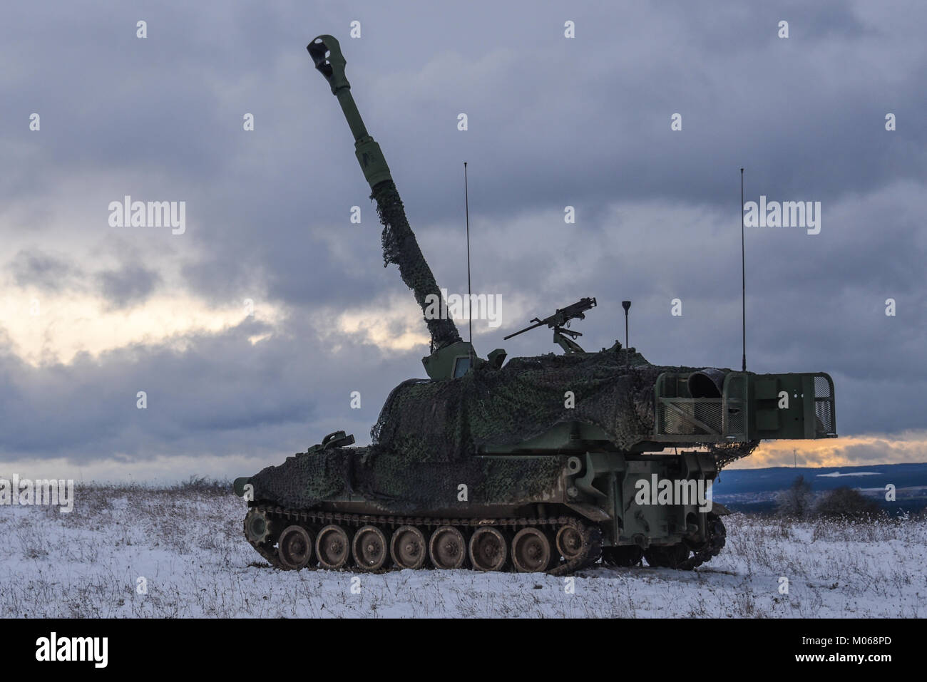 M109a6 paladin hi-res stock photography and images - Alamy