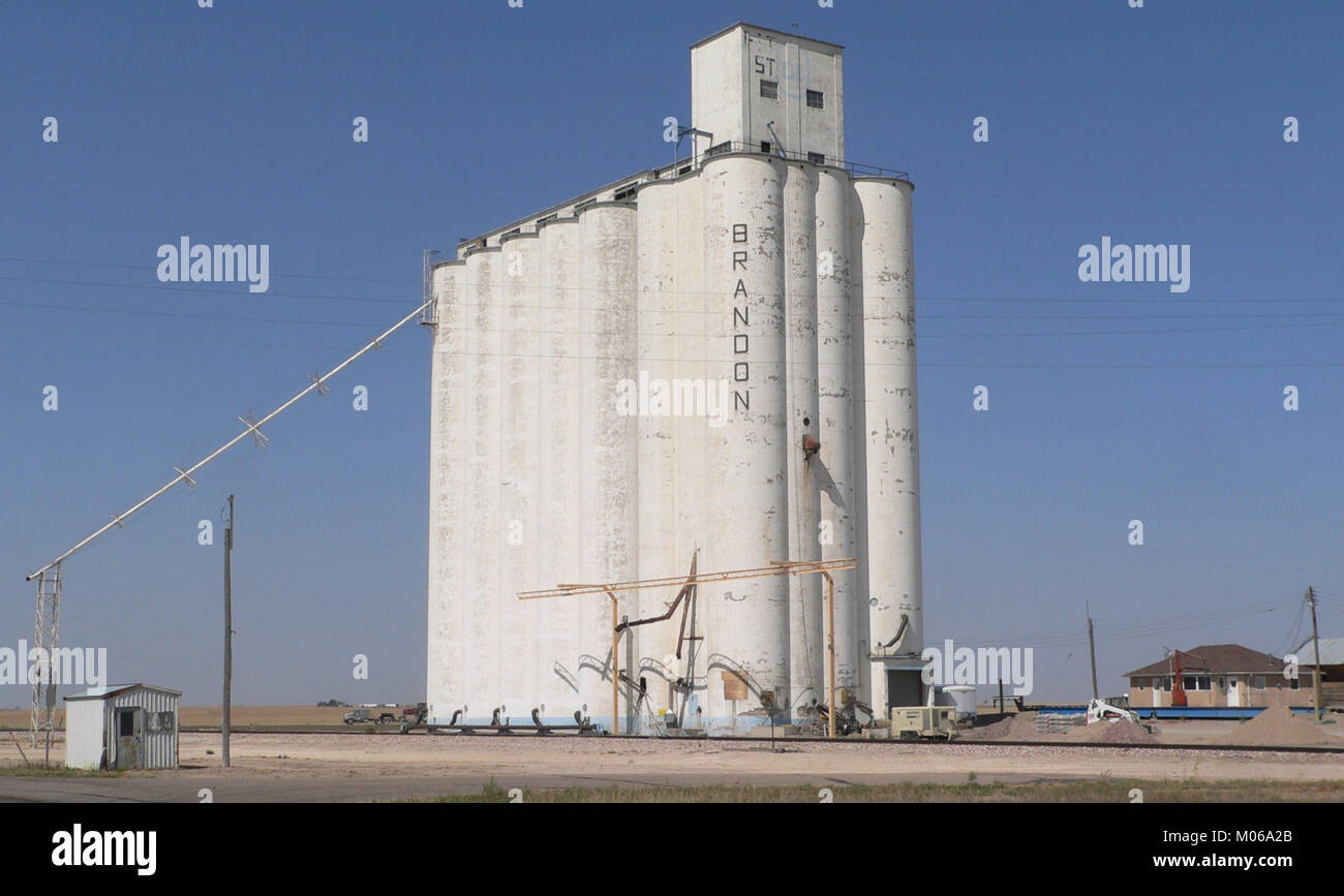Grain elevator located in hi-res stock photography and images - Alamy