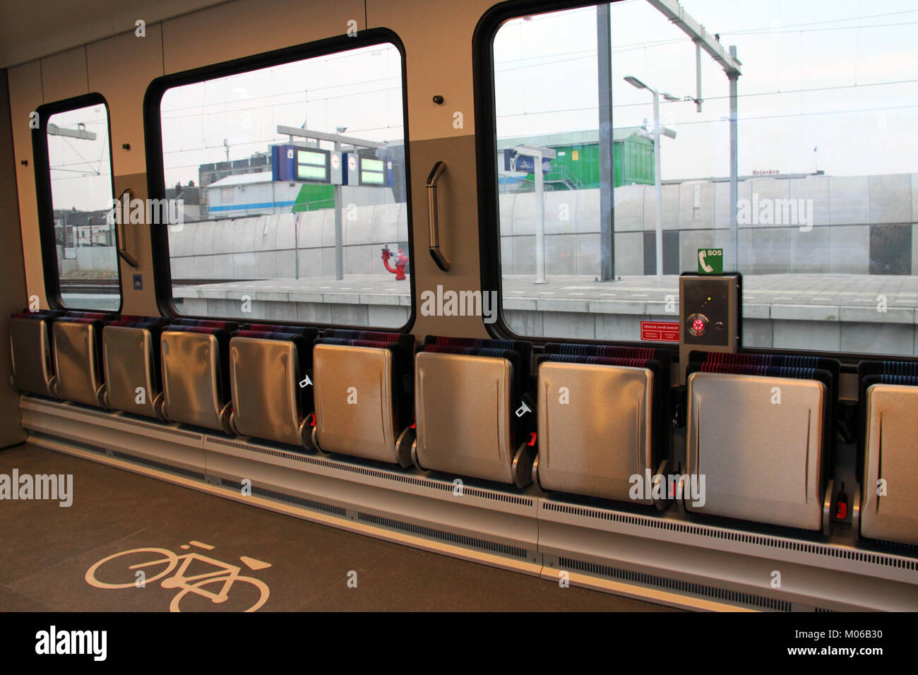 Breng GTW Interieur fietsenafdeling Stock Photo - Alamy