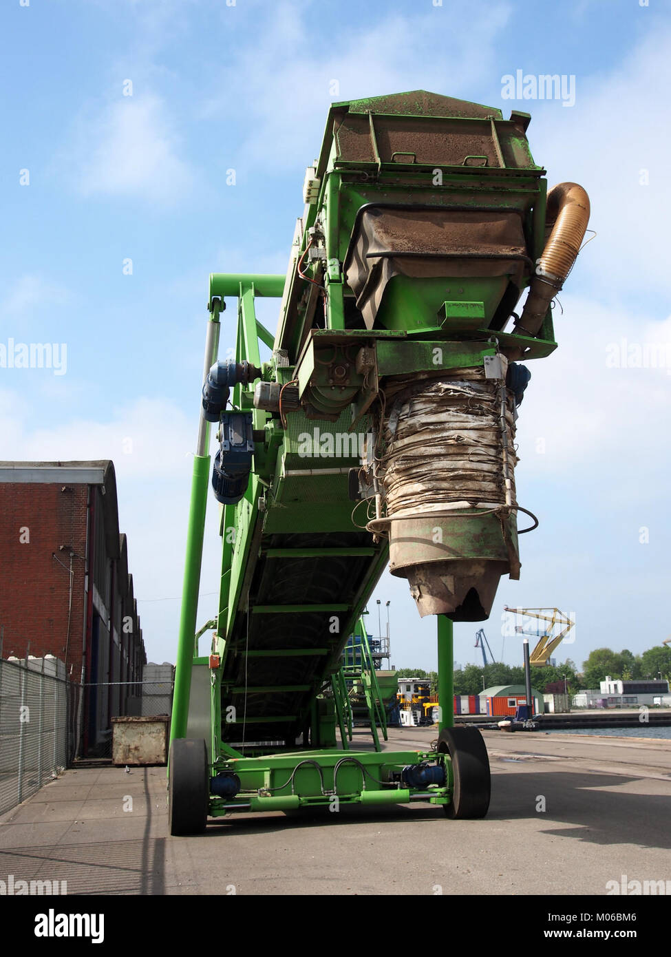 Cargo unloader hi-res stock photography and images - Alamy