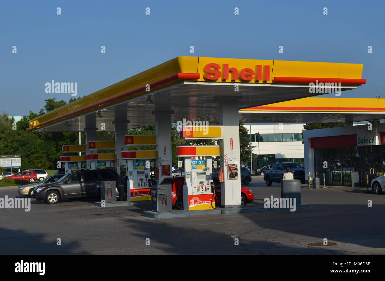 Historical shell gas station hi-res stock photography and images - Alamy