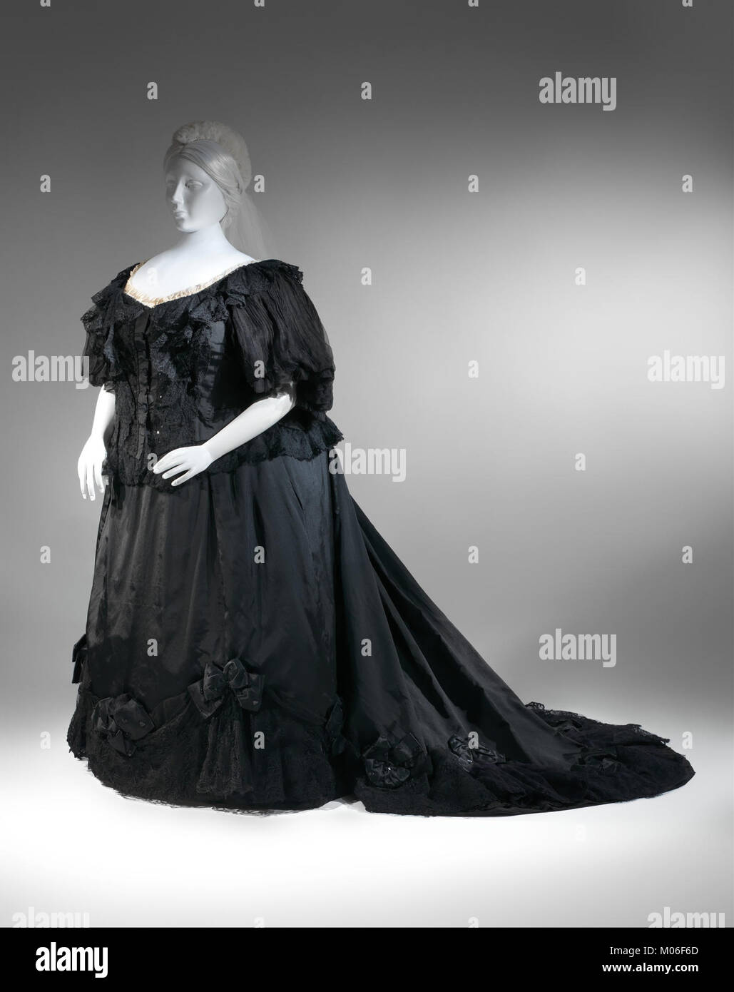Mourning dress from historical hi-res stock photography and images - Alamy