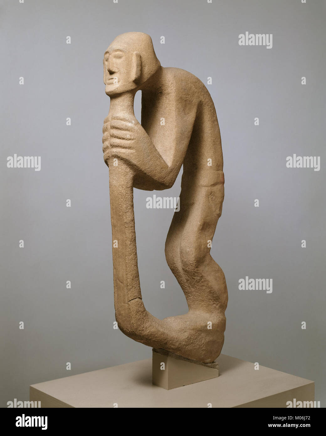 Leaning on a sculpture hi-res stock photography and images - Alamy