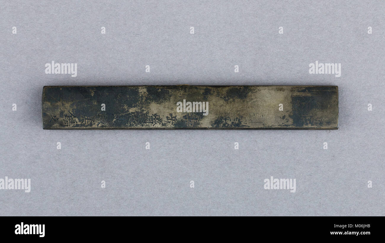 This Kozuka knife handle, MET 29.100.1197, is a finely crafted Japanese ...