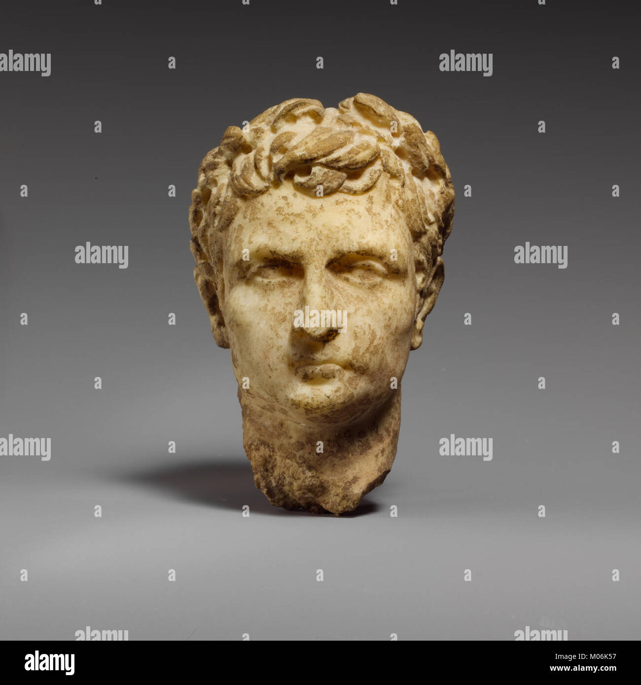 Roman laurel wreath hi-res stock photography and images - Alamy