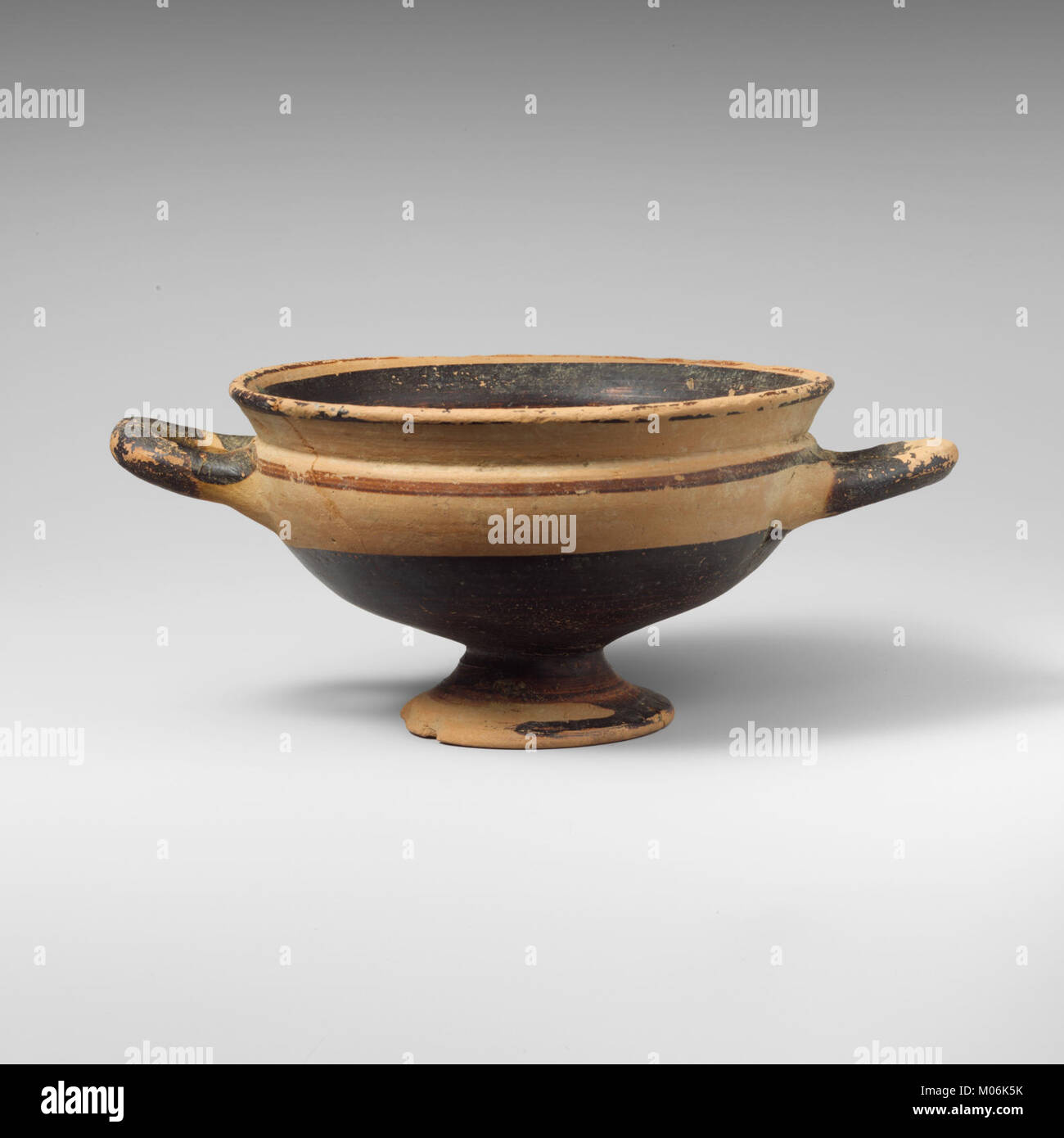 Ceramics greek drinking cup hi-res stock photography and images - Alamy