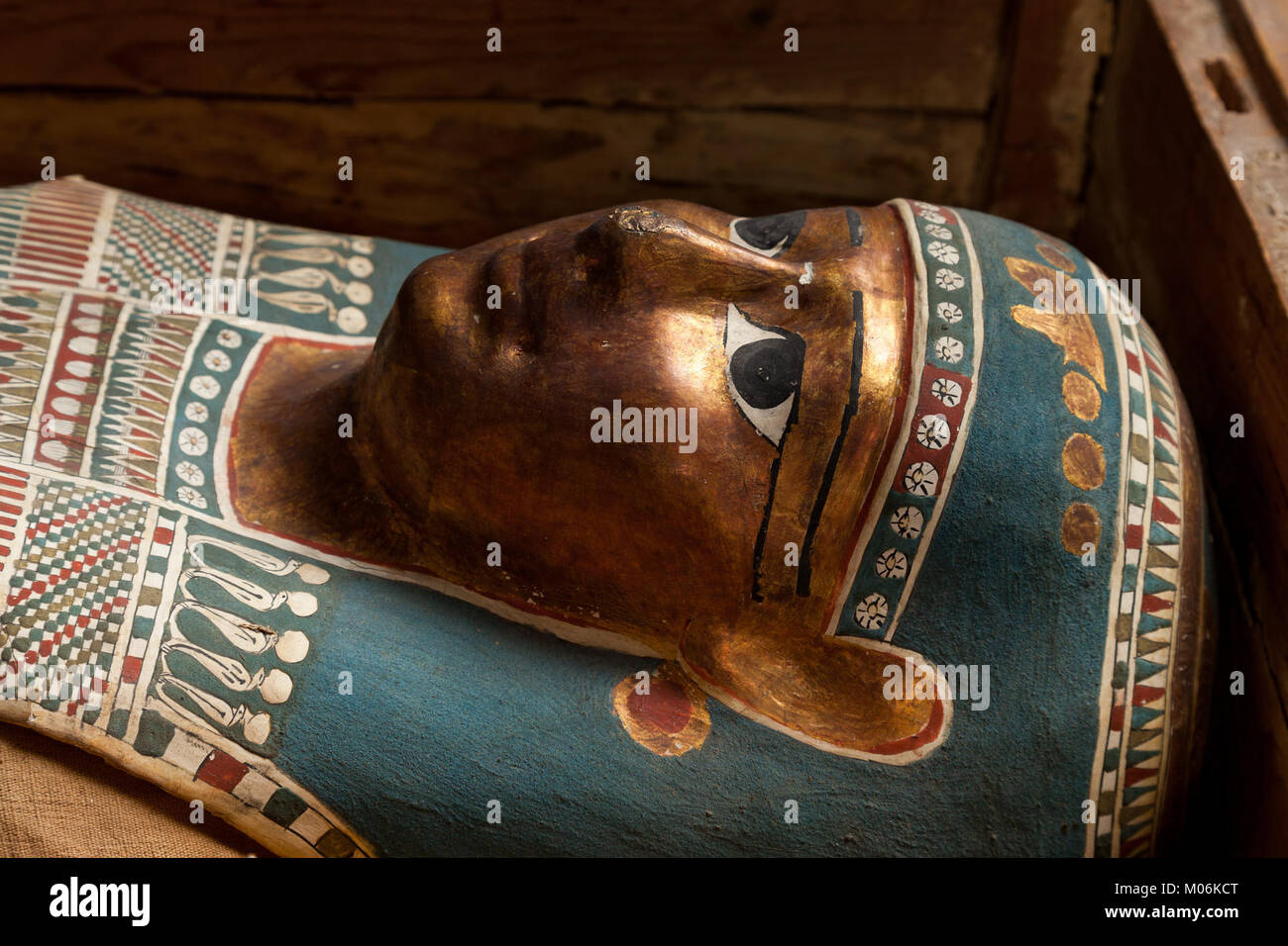 Wrapping of a mummy ancient egypt hi-res stock photography and images ...