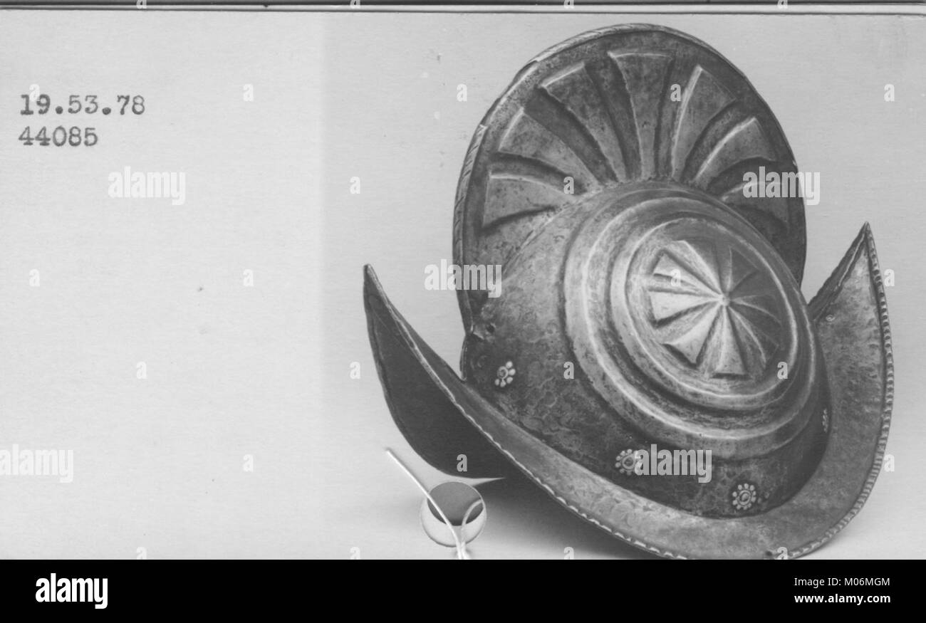 16th century spanish helmet hi-res stock photography and images - Alamy