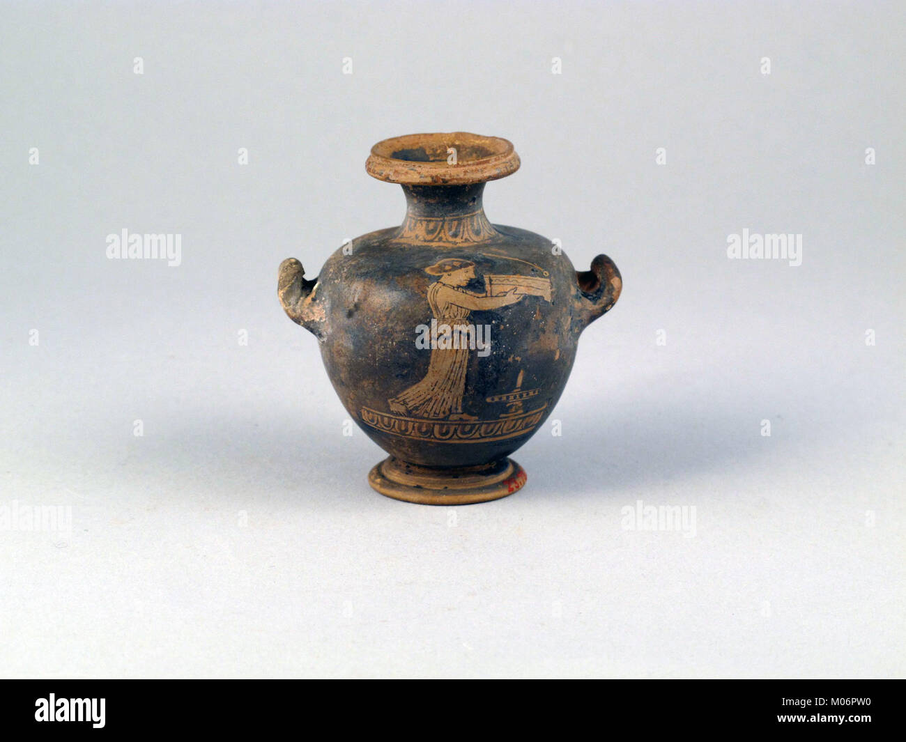 Ancient greek hydria water hi-res stock photography and images - Alamy