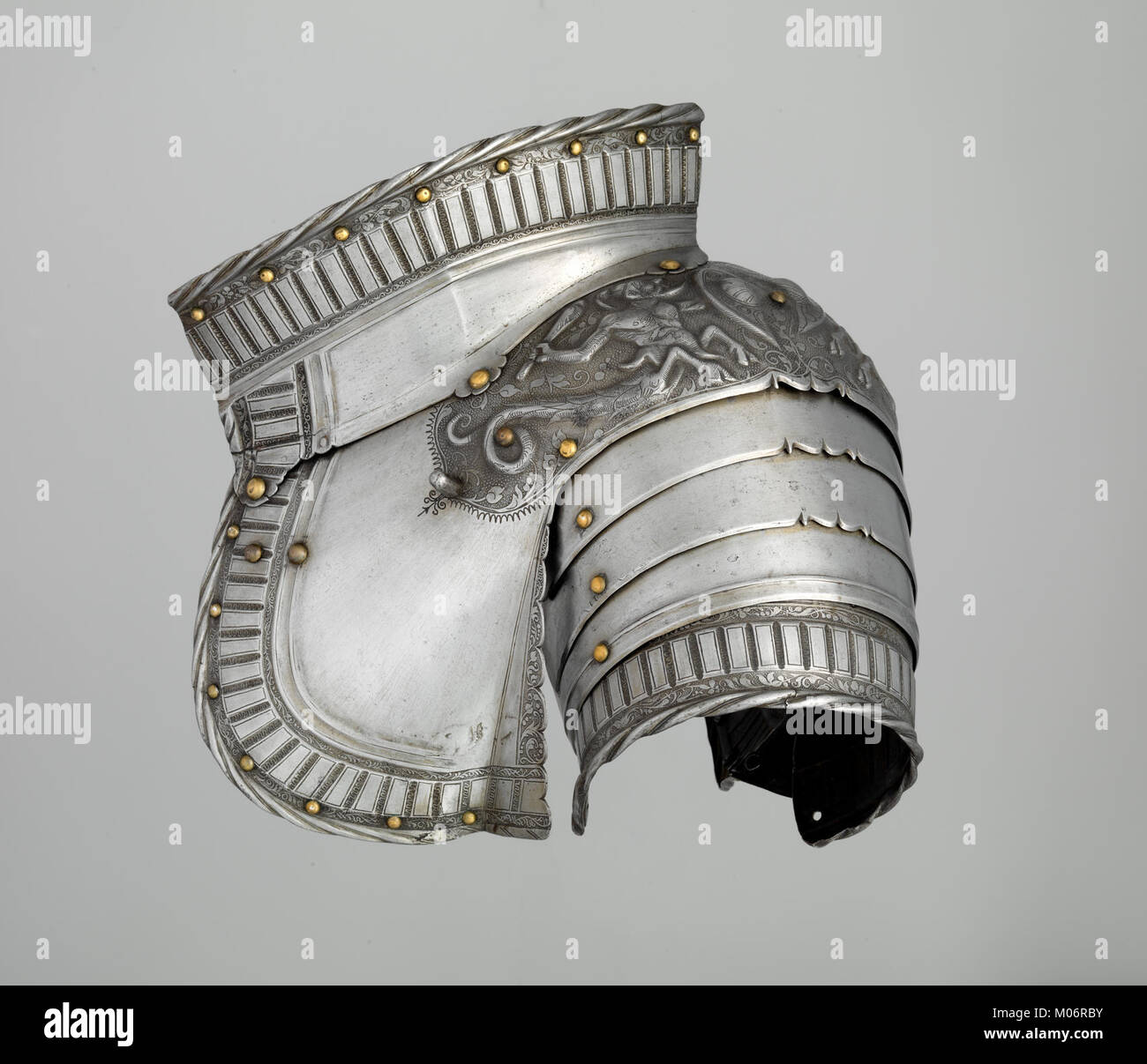 Medieval steel shoulder armor hi-res stock photography and images - Alamy