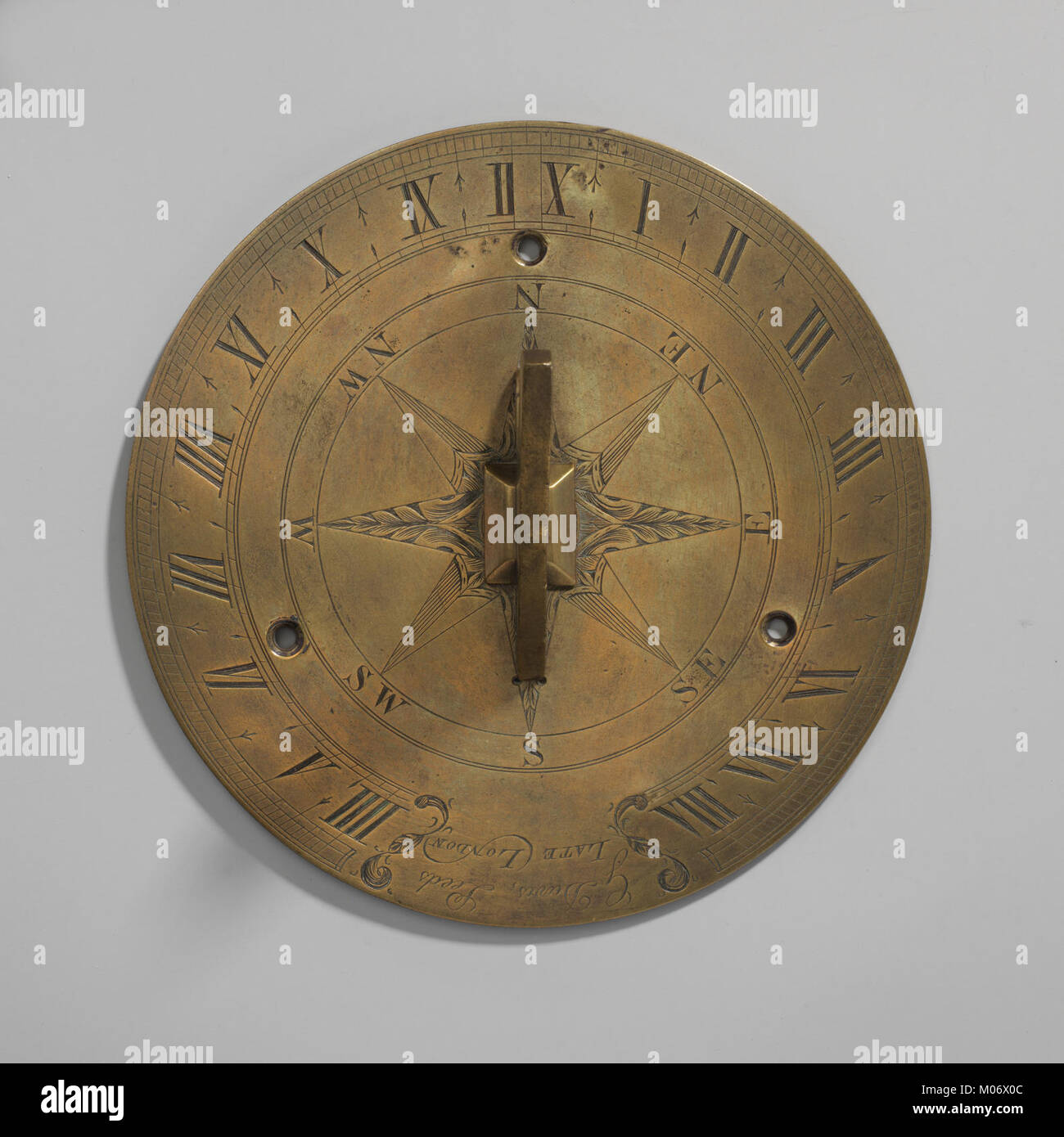 Stationary horizontal sundial hi-res stock photography and images - Alamy