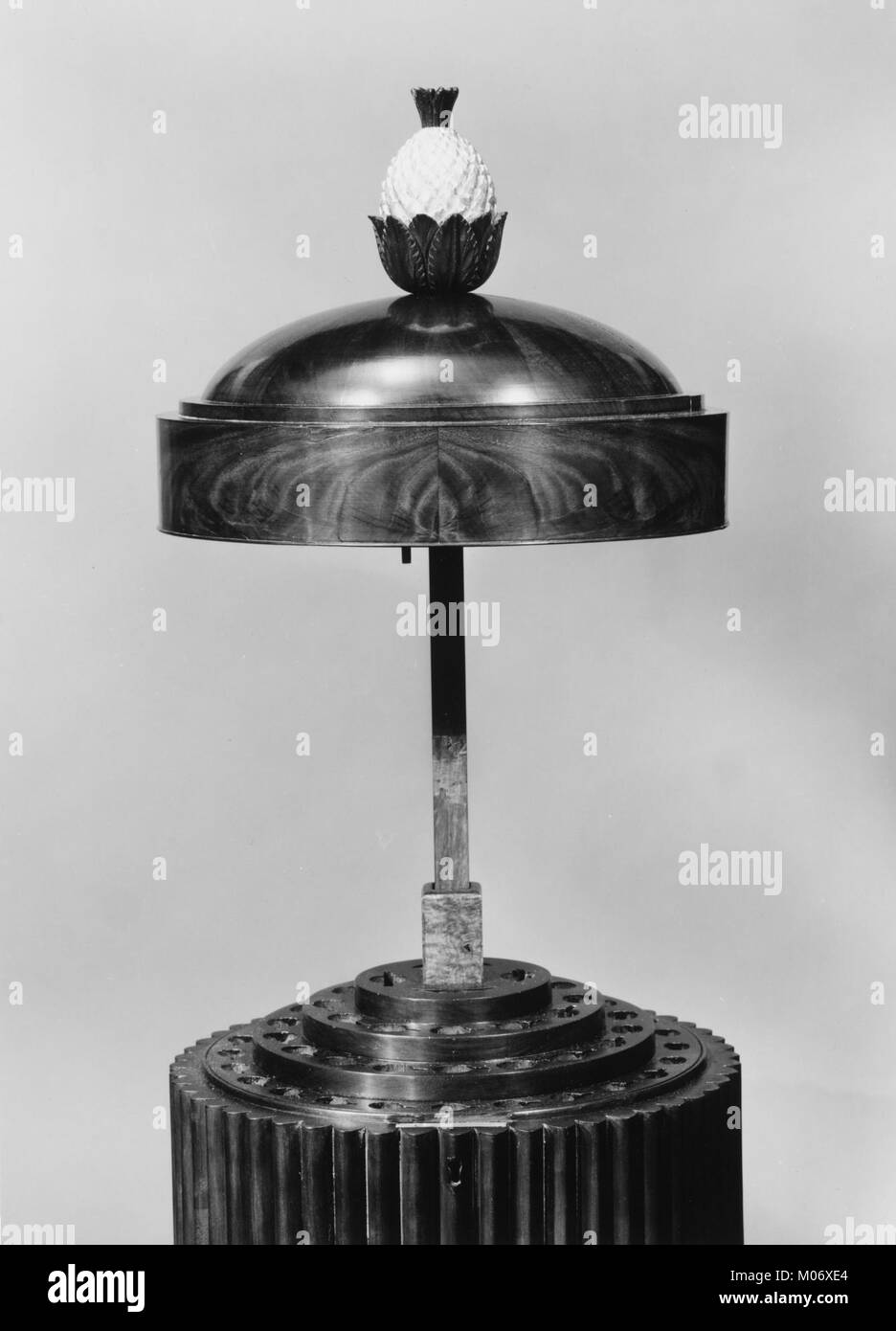 Urn shaped pottery pottery hi-res stock photography and images - Alamy