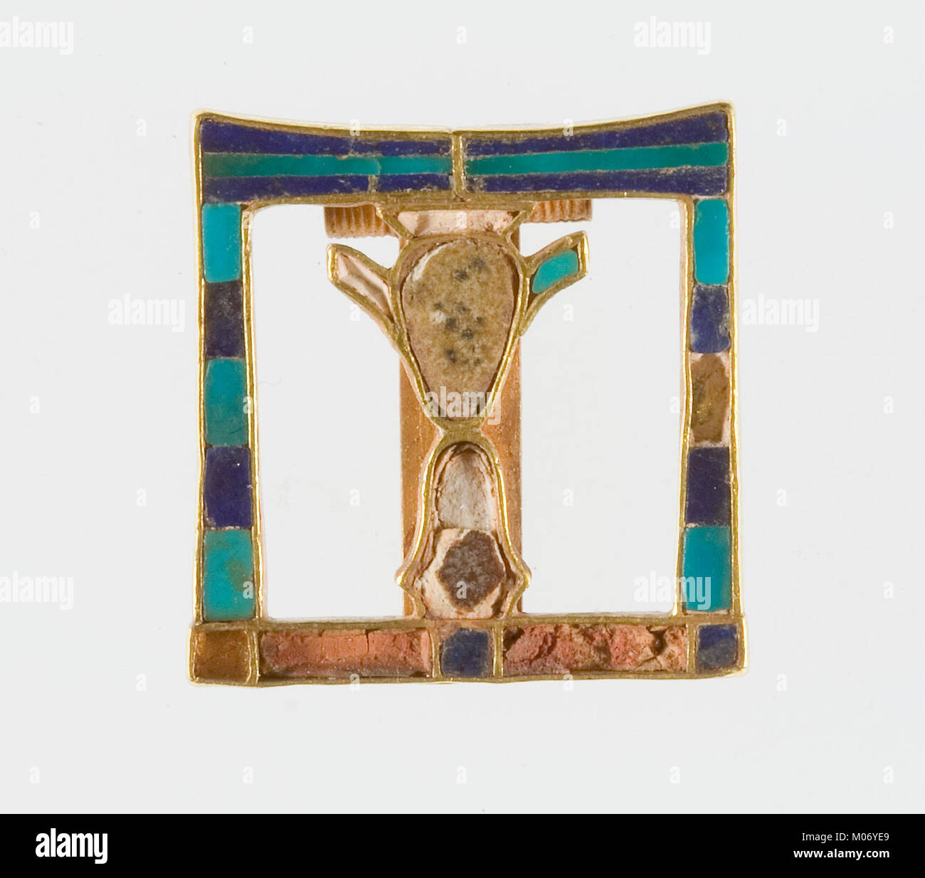 This motto clasp, likely a piece of 16th or 17th-century jewelry, bears ...