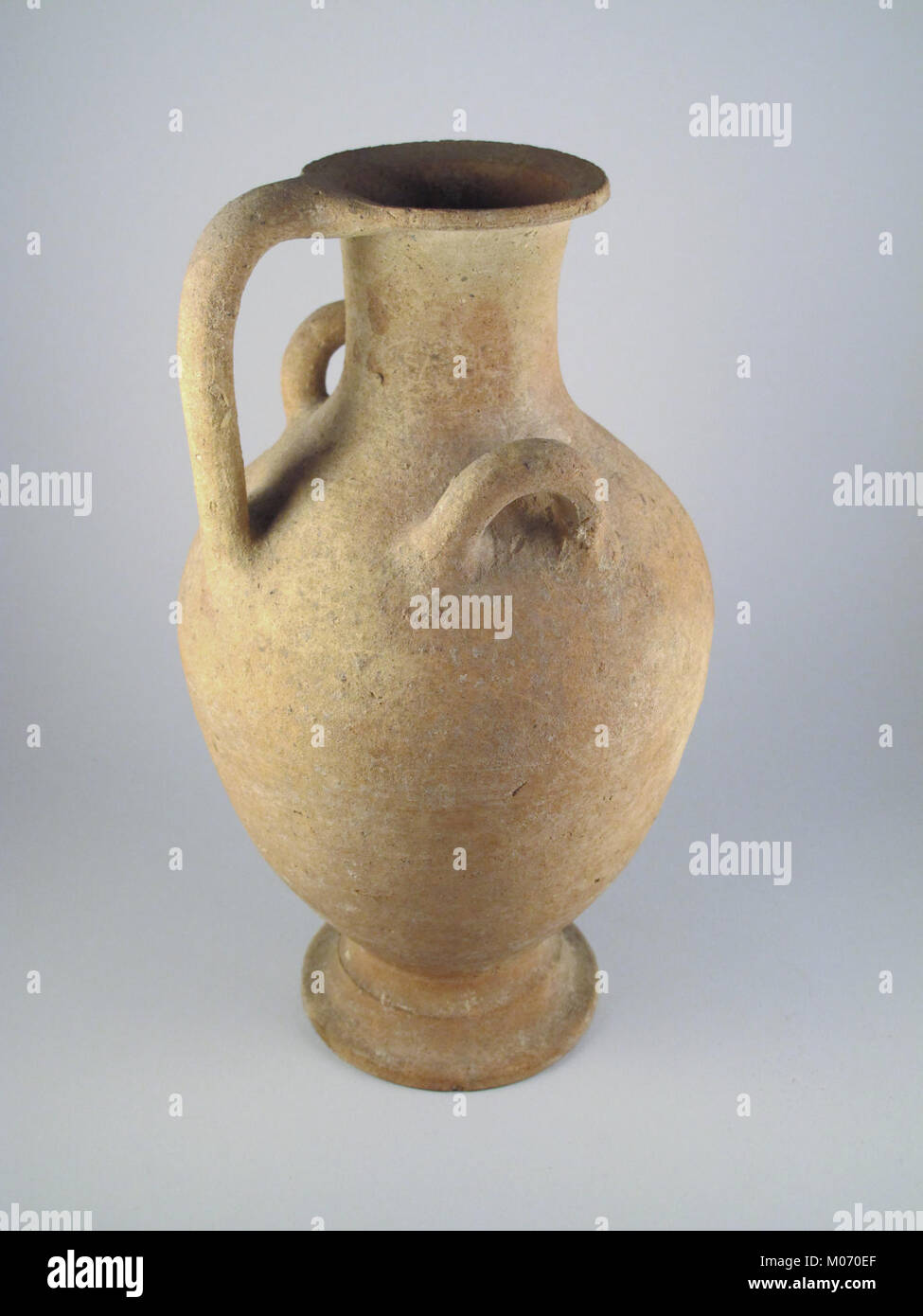 This hydria, an ancient Greek water jar, is a large ceramic vessel used ...