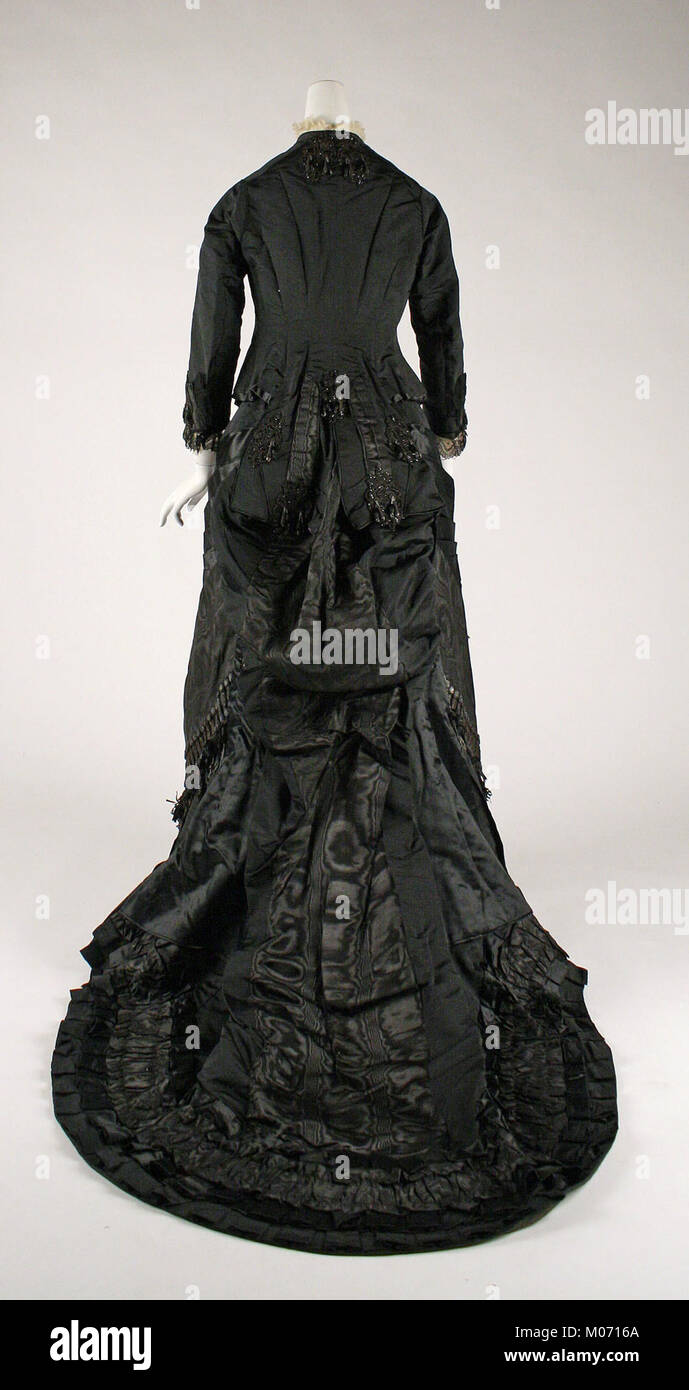 Mourning funerary dress hi-res stock photography and images - Alamy