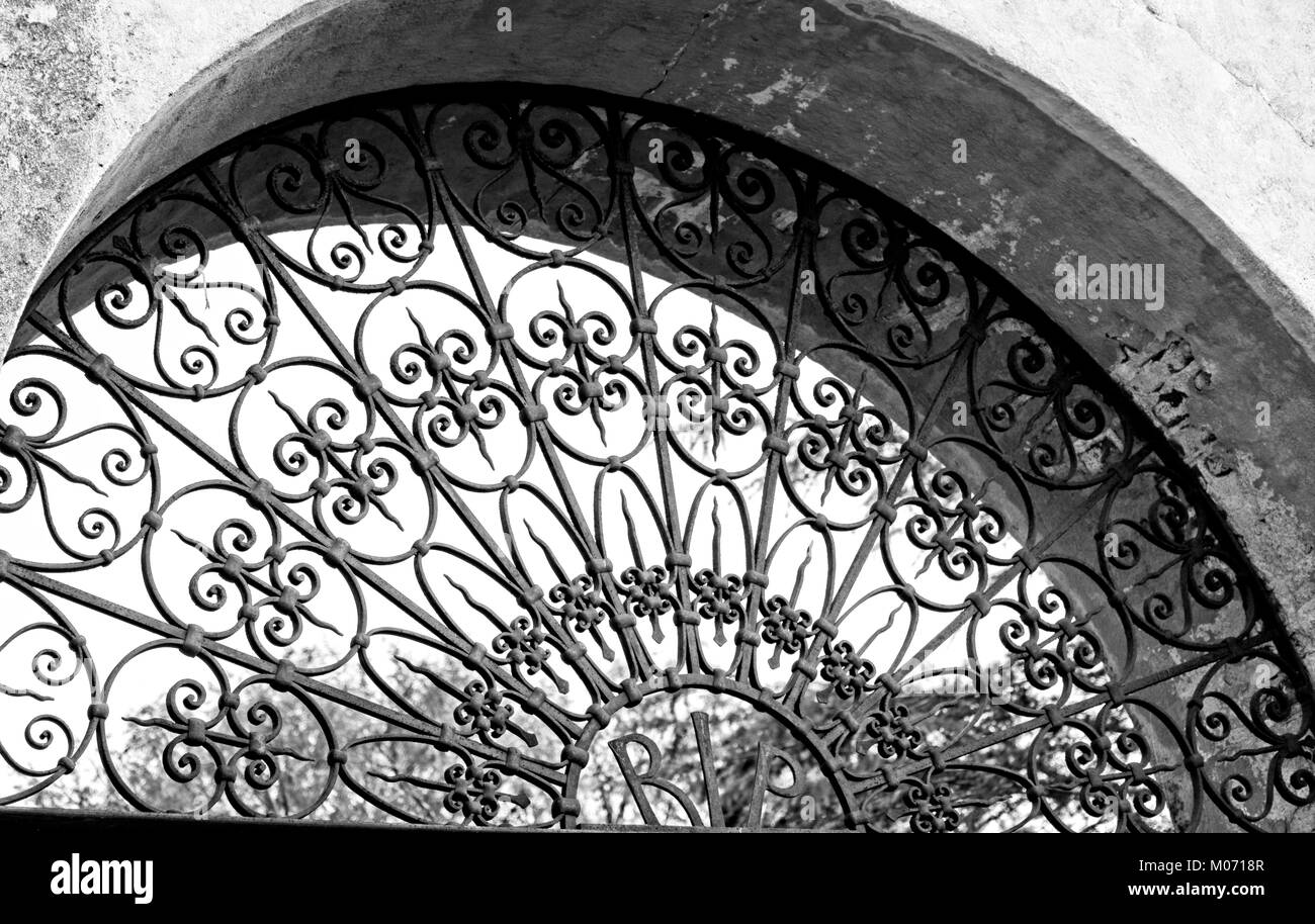 Ornate arched window Black and White Stock Photos & Images - Alamy