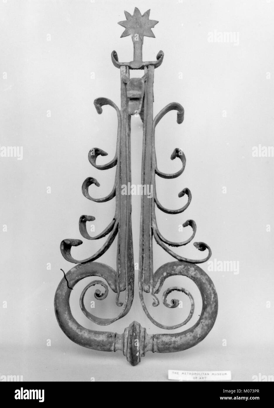 Common door knocker design hi-res stock photography and images - Alamy