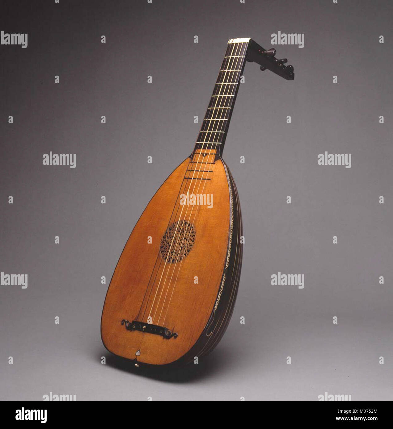 Lute making hi-res stock photography and images - Alamy