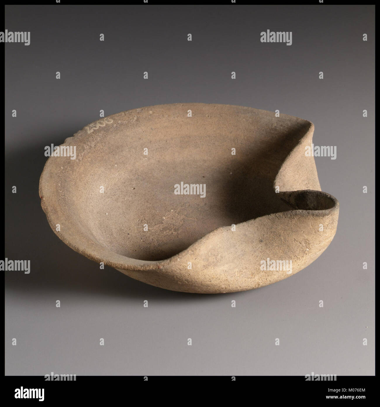 Lamp, saucer-shaped MET DP649 Stock Photo - Alamy