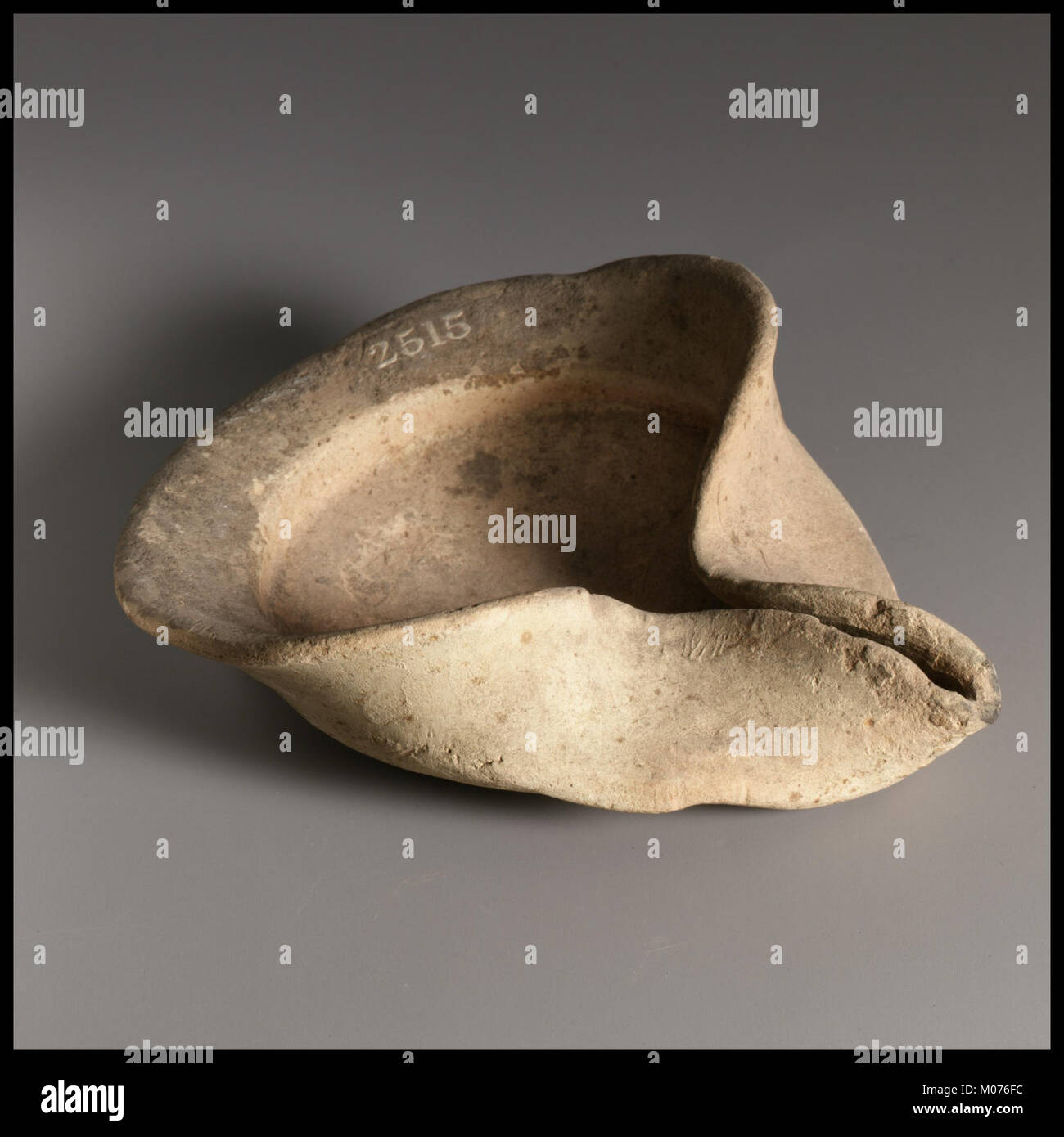Lamp, saucer-shaped MET DP662 Stock Photo - Alamy
