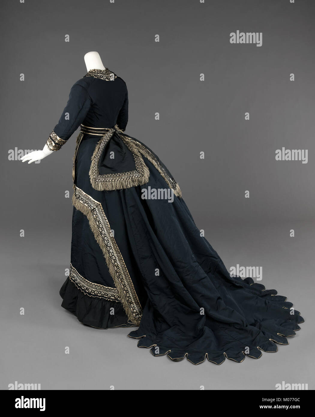 Victorian era dress exhibit hi-res stock photography and images - Alamy
