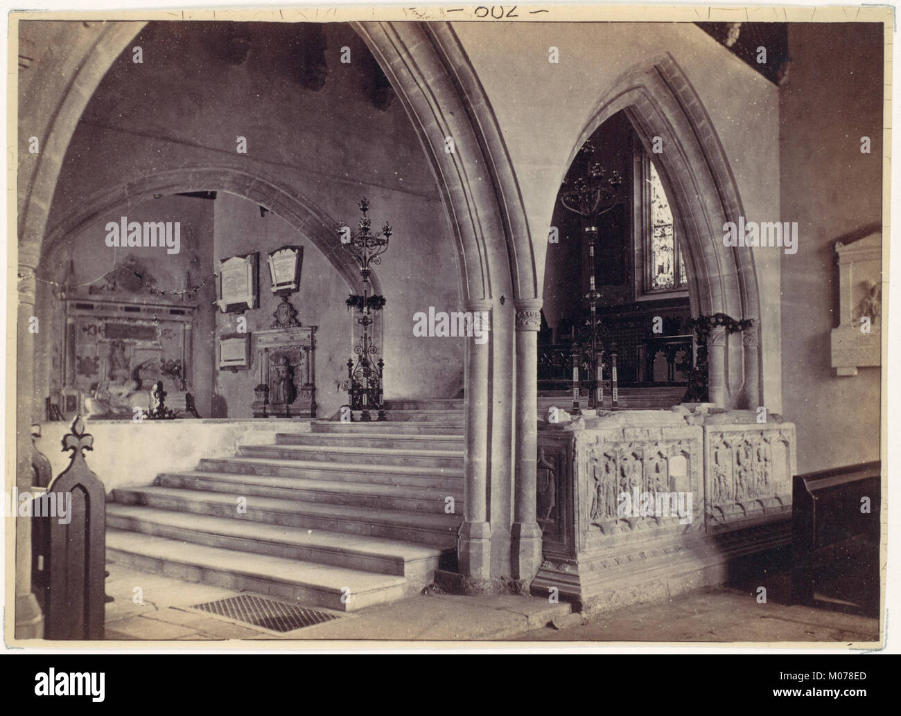 Chancel steps hi-res stock photography and images - Alamy